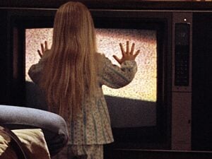 All 4 Poltergeist Movies (& a TV Show) in Order