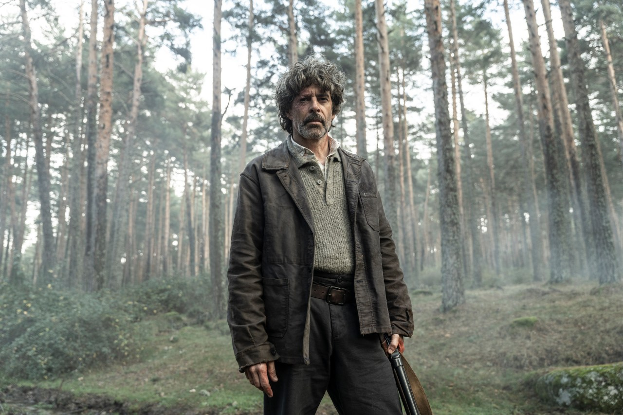 Daryl Dixon Heads to New Territory in Season 3 of 'The Walking Dead ...